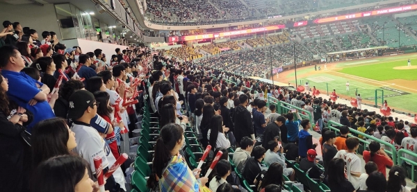 법과 자유만남 통해 SSG 랜더스필드 으쓱이존 점령한 인천대 법학부